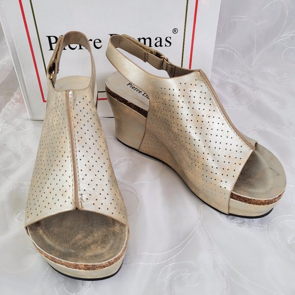Pierre Dumas | Shoes | Pierre Dumas Hester6 Sz 1 Wedge Sandal Gold ...